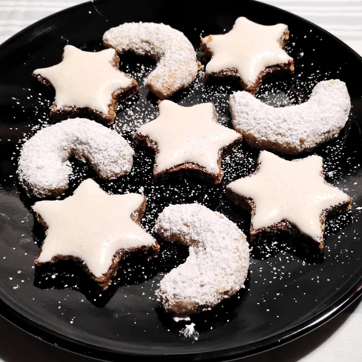 Vanillekipferl - Delicate Almond & Vanilla Crescent Moon Cookies – Food ...